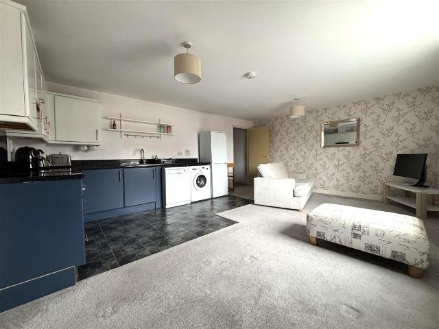Thomas Edward Coard, Cricklade Road, Swindon SN2, 2 bed flat to rent, £975 pcm | PrimeLocation