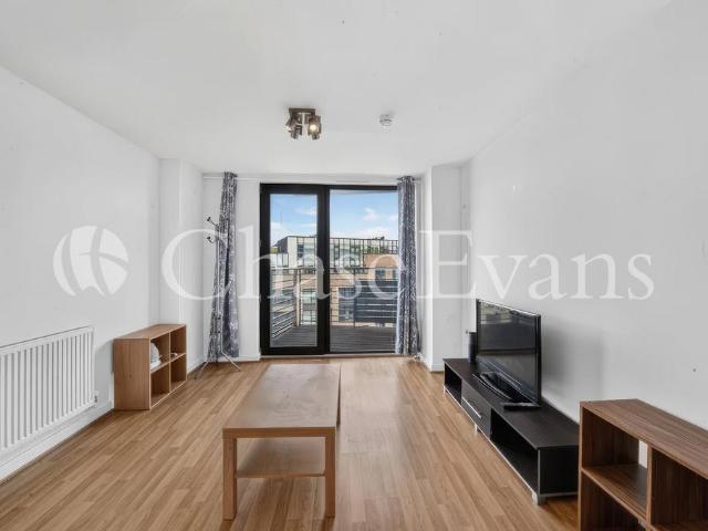 Thomas Frye Court, 30 High Street. 1 bed flat to rent £2,000 pcm £462 pw