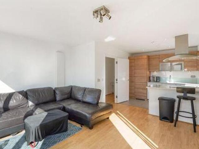 Thomas Frye Court, High Street, 2 Bedroom Penthouse