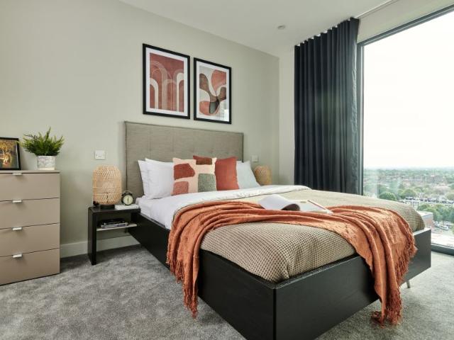 Thomas Layton Way, Brentford TW8, 2 bed flat to rent, £2,600 pcm | PrimeLocation