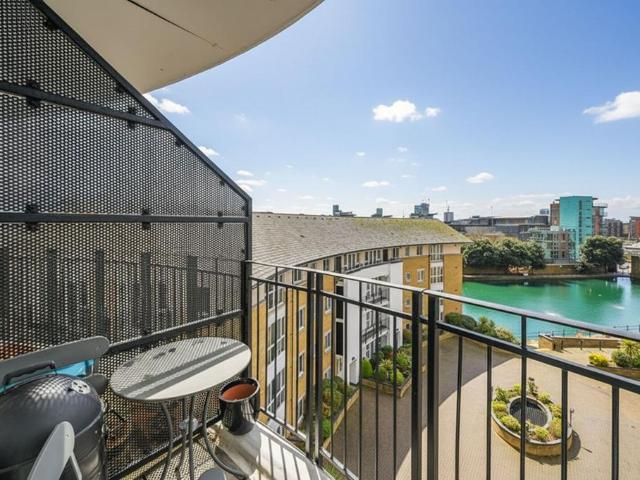 Thomas More Street, Wapping, London, E1W 2 bed flat to rent £4,767 pcm £1,100 pw