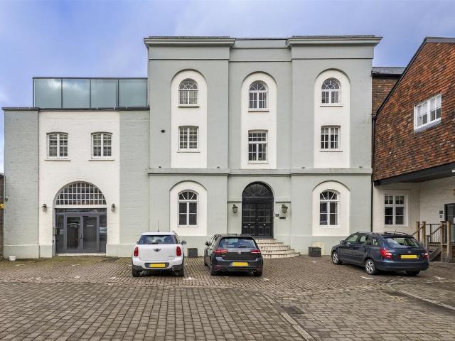 Thomas Street, Lewes BN7, 2 bed flat to rent, £1,800 pcm | PrimeLocation