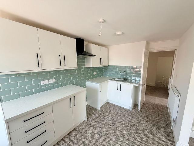 Thomas Street, Llanelli SA15, 2 bed flat to rent, £775 pcm | PrimeLocation