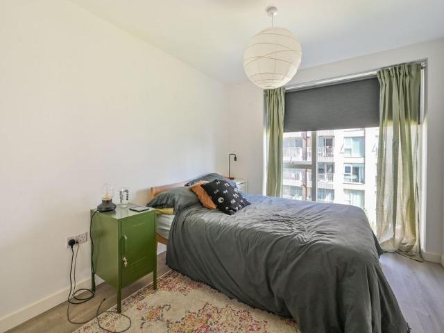 Thomas Road, Limehouse, London, E14 1 bed flat to rent £2,000 pcm £462 pw