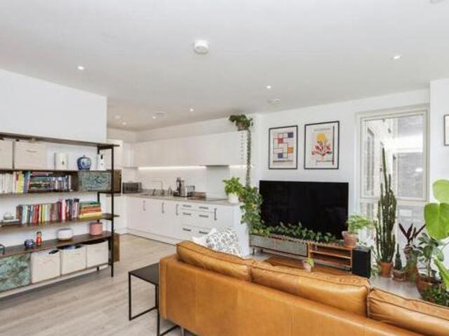 Thomas Road, London, 1 Bedroom Flat