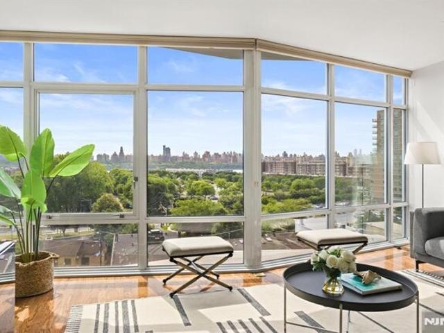 Thompson Ln Apt B, Edgewater, Condo For Sale