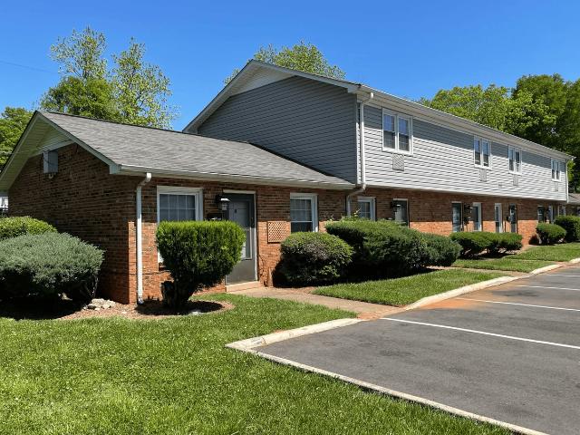 Thompson Place Townhomes 4 Bedroom Apartment for Rent at 322 Clarence St, Charlotte, NC 28216 Thomasboro Hoskins