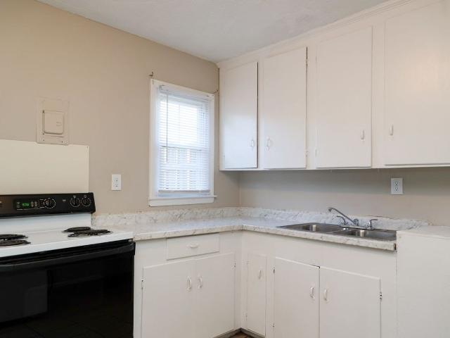 Thompson Place Townhomes 4 Bedroom Apartment for Rent at 322 Clarence St, Charlotte, NC 28216 Thomasboro Hoskins