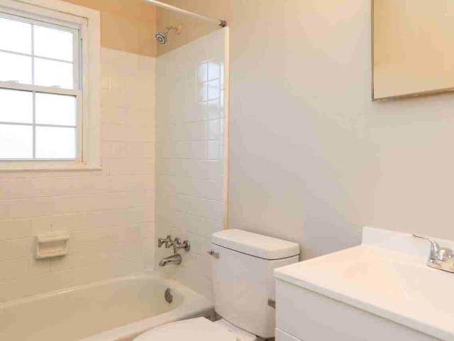 Thompson Place Townhomes 4 Bedroom Apartment for Rent at 322 Clarence St, Charlotte, NC 28216 Thomasboro Hoskins