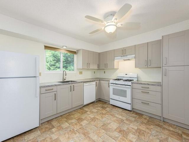 Thompson St Apt B, East Haven, Home For Sale