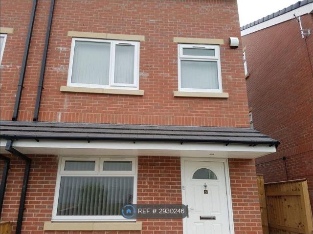 Thompson Street, Manchester M40, 4 bed semi detached house to rent, £2,000 pcm | PrimeLocation