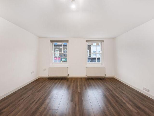 Thompson Studios, Norman Grove E3 5EG 3 bed apartment to rent £3,000 pcm £692 pw