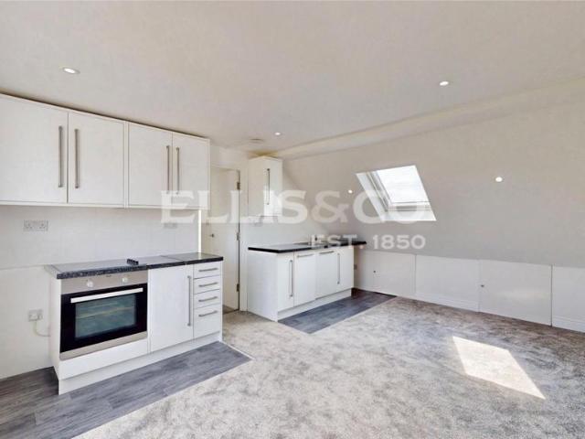 Thorn Close, Northolt, UB5 1 bed apartment to rent £1,450 pcm £335 pw