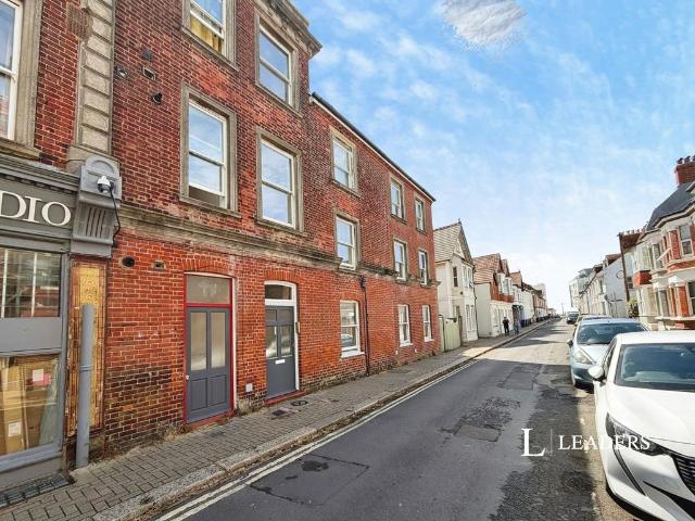 Thorn House, 38 Thorn Road, BN11 2 bed flat to rent £1,225 pcm £283 pw