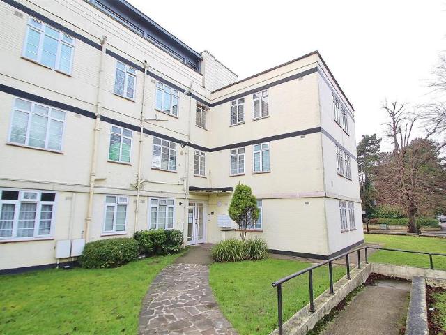 Thornbury Court, Church Road 3 bed flat to rent £1,995 pcm £460 pw
