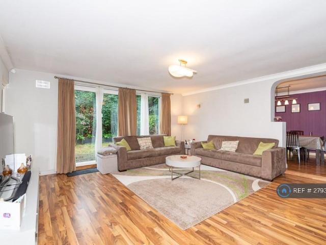 Thornbury Avenue, Isleworth, TW7 3 bed flat to rent £2,395 pcm £553 pw
