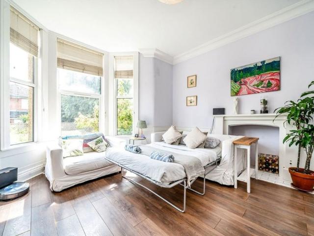 Thornbury Road, TW7, London
