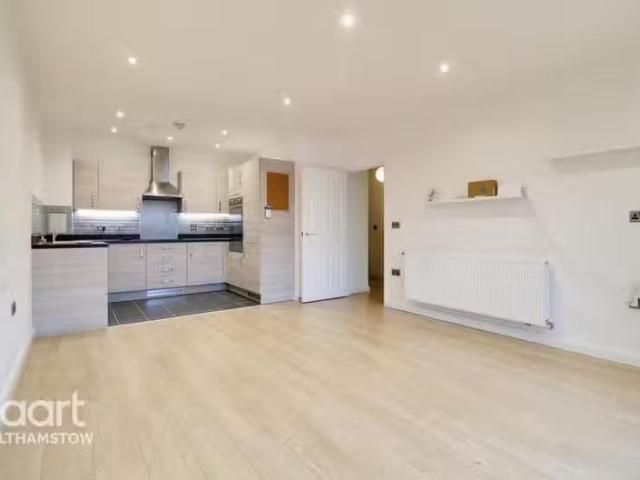 Thornbury Way, Walthamstow 2 bed apartment for sale £400,000