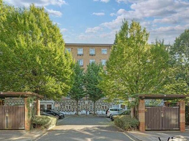 Thorncroft Street, Nine Elms, 3 Bedroom Flat