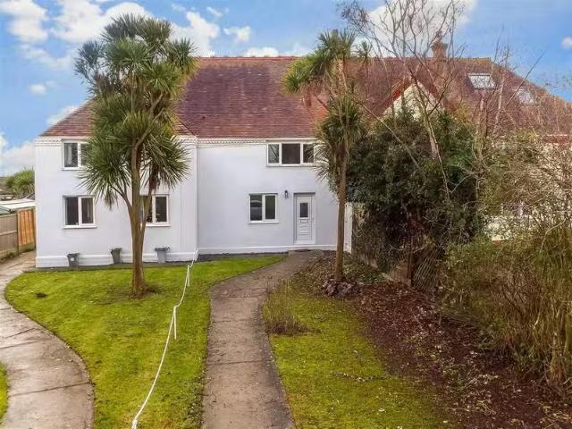Thornden Wood Road, Herne Bay, Kent 3 bed terraced house for s.