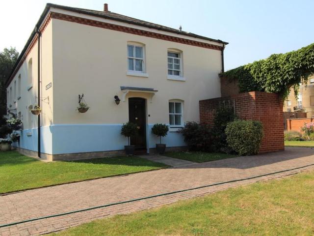 Thorndon Park, Brentwood CM13 2 bed end of terrace house to rent £2,100 pcm £485 pw