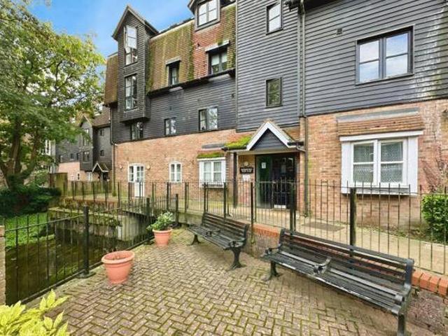 Thorney Mill Road, West Drayton, 2 Bedroom Flat