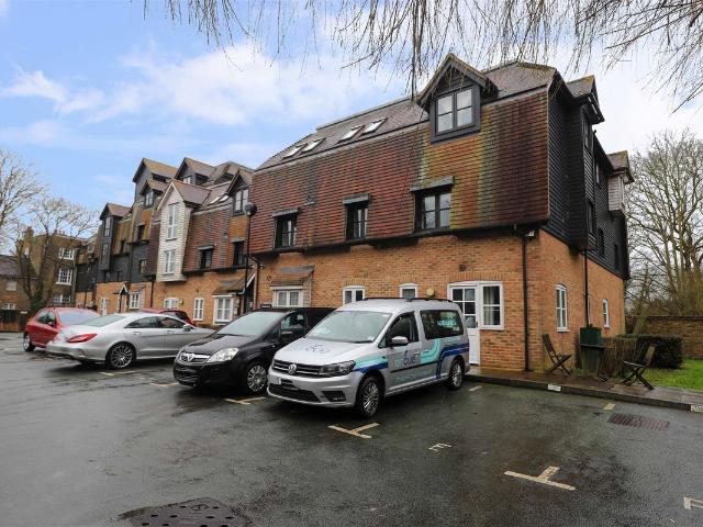 Thorney Mill Road, West Drayton UB7, 2 bed flat to rent, £1,675 pcm | PrimeLocation