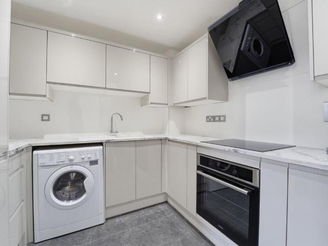 Thorney Mill Road, West Drayton UB7, 2 bed flat to rent, £1,700 pcm | PrimeLocation