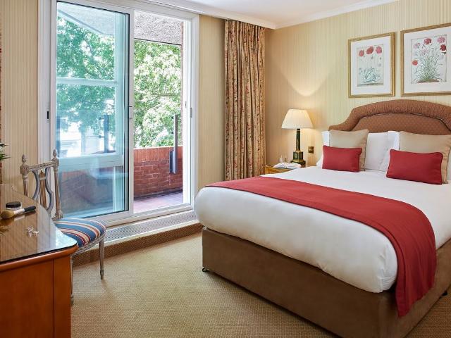 Thorney Court, Palace Gate, London W8, 2 bed flat to rent, £13,628 pcm | PrimeLocation