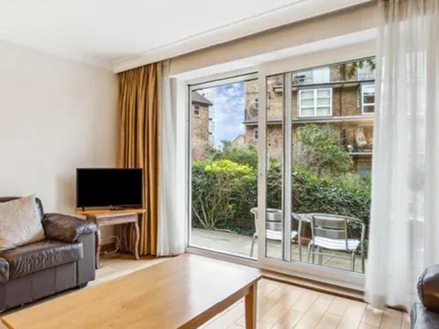 Thorney Crescent, London, SW11 3TR, United Kingdom | 3 bed apartment for rent #137932630 | Rentberry