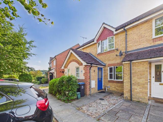 Thorne Close, Boxmoor, HP1 2 bed terraced house to rent £1,550 pcm £358 pw