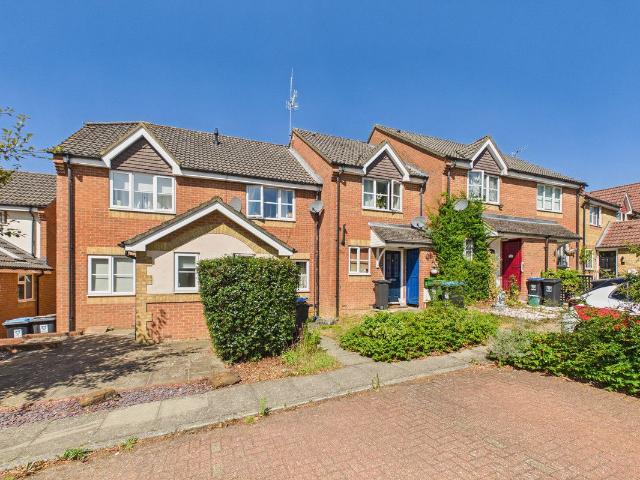 Thorne Close, Hemel Hempstead HP1, 2 bed terraced house to rent, £1,600 pcm | PrimeLocation