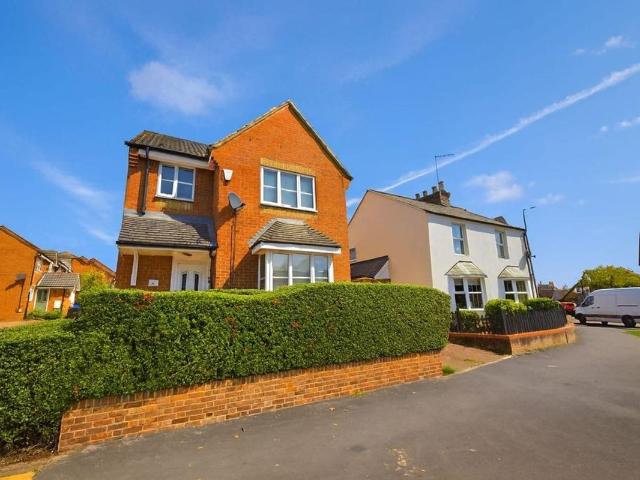 Thorne Close, Hemel Hempstead HP1, 3 bed detached house to rent, £2,100 pcm | PrimeLocation