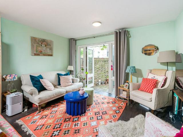 Thorne Road SW8, 1 bed flat to rent, £2,000 pcm | PrimeLocation