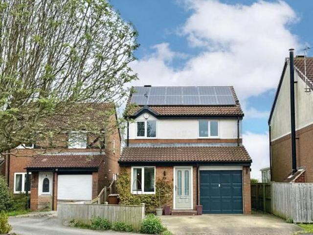 Thorner, Kirkfield Lane, 3 Bedroom Detached