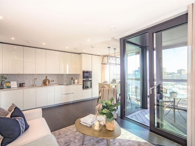 Thornes House, 4 Charles Clowes Walk SW11, 2 bed flat to rent, £4,767 pcm | PrimeLocation