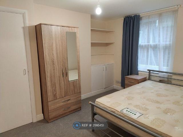 Thornfield Road, London W12, 1 bed flat to rent, £1,850 pcm | PrimeLocation