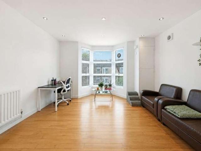 Thornfield Road, Shepherds Bush, W12