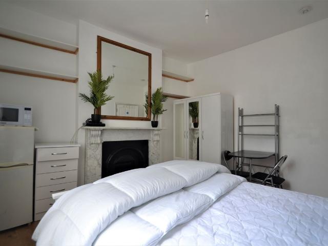 Thornford Road, London SE13, Room to rent, £830 pcm | PrimeLocation