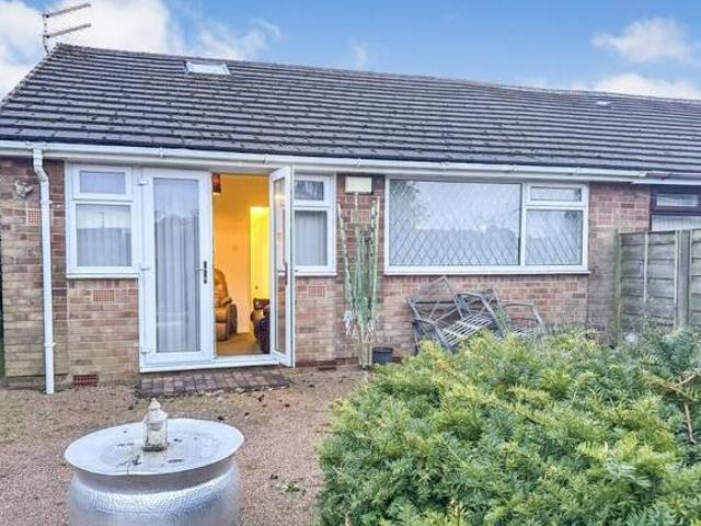 Thornham Road, Oldham, 2 Bedroom Semi detached