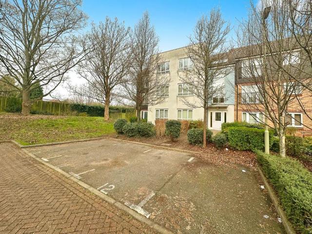 Thornhill Court, Langley SL3 2 bed apartment to rent £1,600 pcm £369 pw