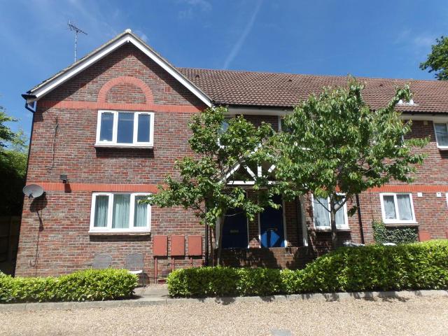 Thornhill, Crawley, RH11 1 bed flat to rent £1,150 pcm £265 pw