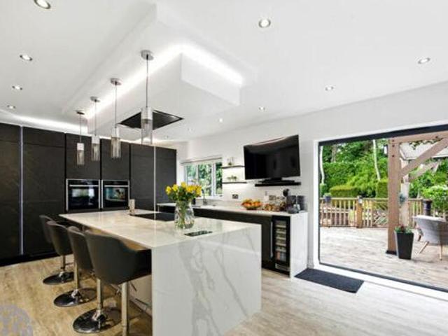 Thornhill Drive, Worsley, 6 Bedroom Detached