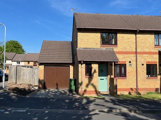 THORNHILL Two Bedroom Semi Detached. 2 bed semi detached house to rent £1,175 pcm £271 pw