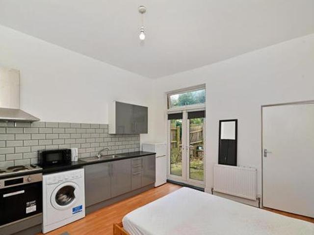 Thornlaw Road, London, Studio Flat For