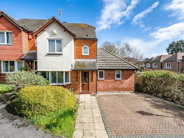 Thornleas Place, East Horsley, 3 bed end of terrace house to rent £2,100 pcm £485 pw