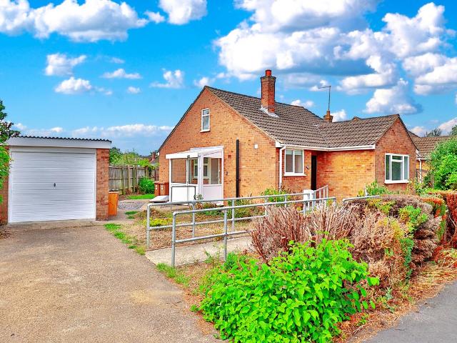 Thornleigh Drive, Orton Longueville, Peterborough PE2, 2 bed detached bungalow to rent, £1,100 pcm | PrimeLocation
