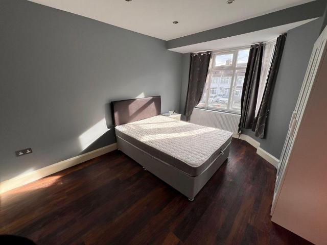Thornley Drive, Harrow, HA2 6 bed end of terrace house to rent £1,025 pcm £237 pw