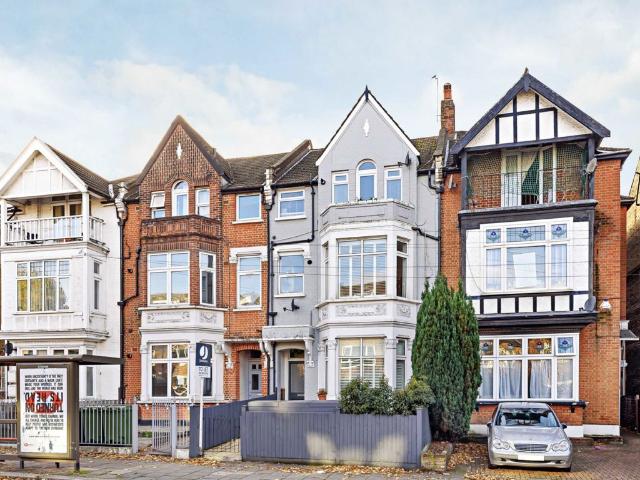 Thornton Avenue, Balham SW2, 2 bed flat to rent, £2,400 pcm | PrimeLocation