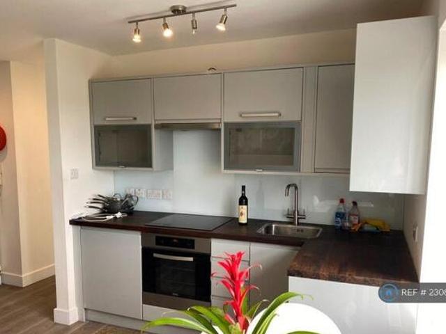 Thornton Avenue, London, 1 Bedroom Flat
